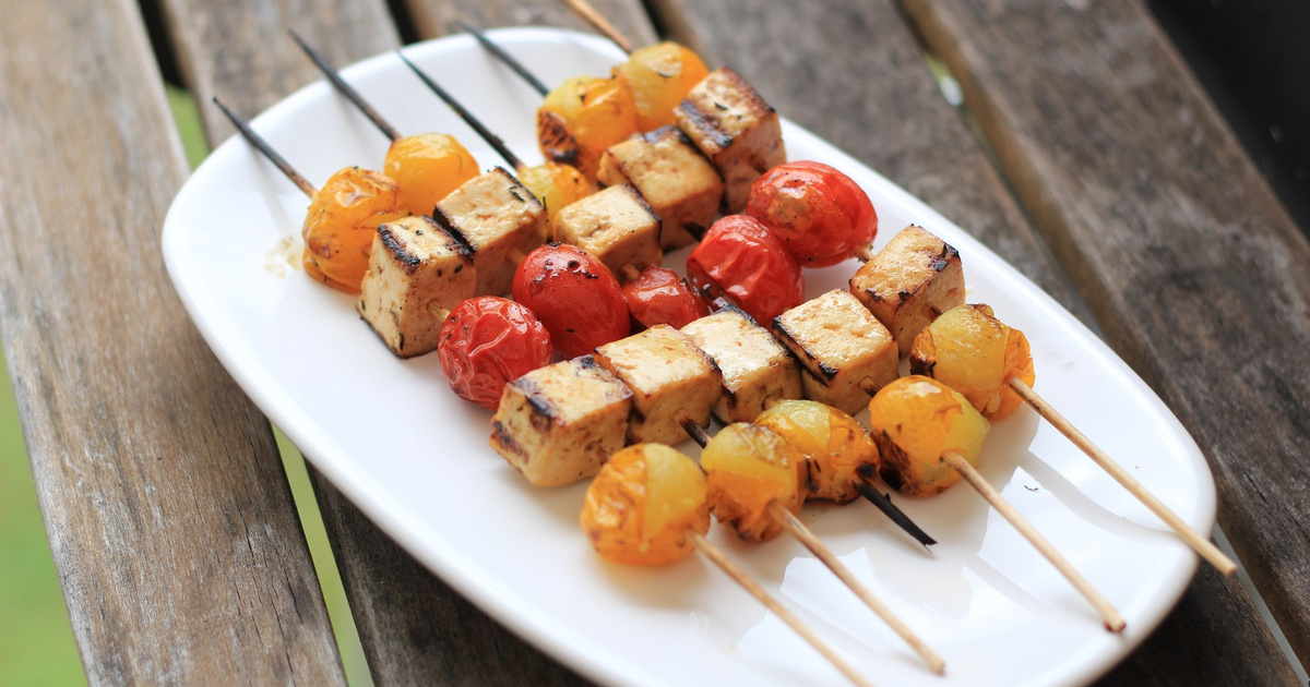 Recette Brochettes tomates cerise & tofu - 750g.com