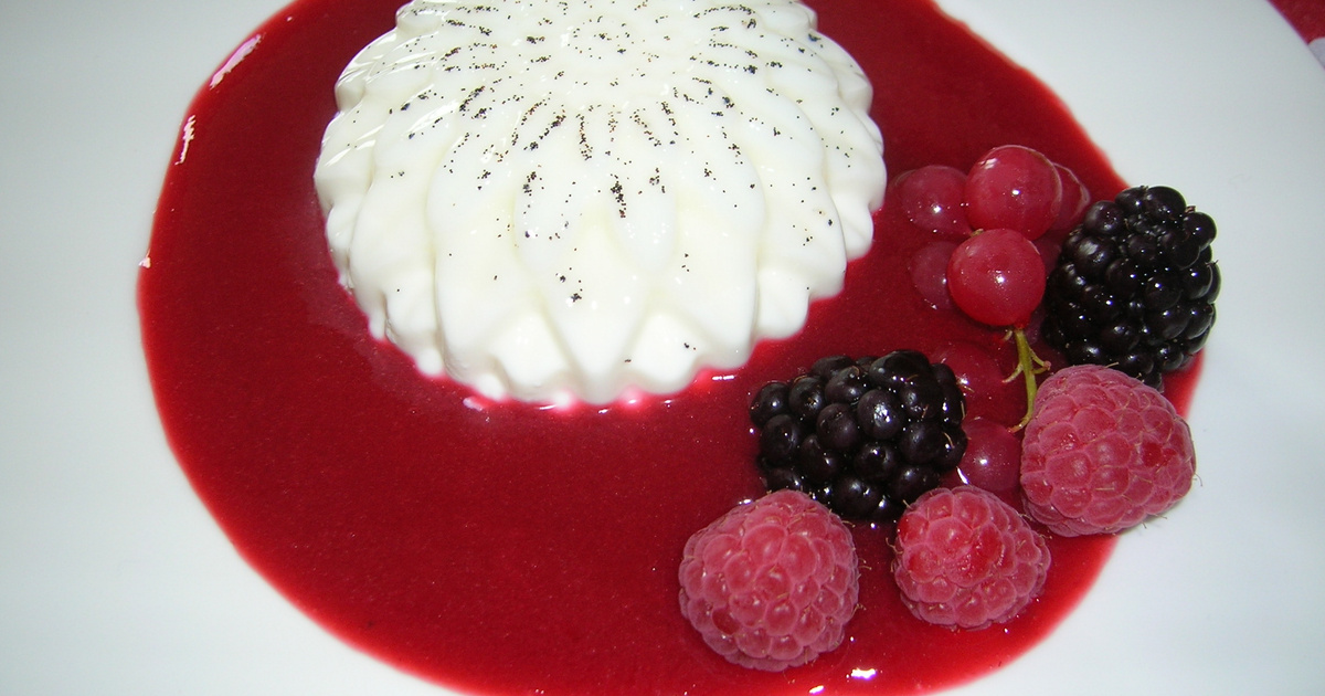 Recette Panna cotta aux fruits rouges et vanille - 750g.com