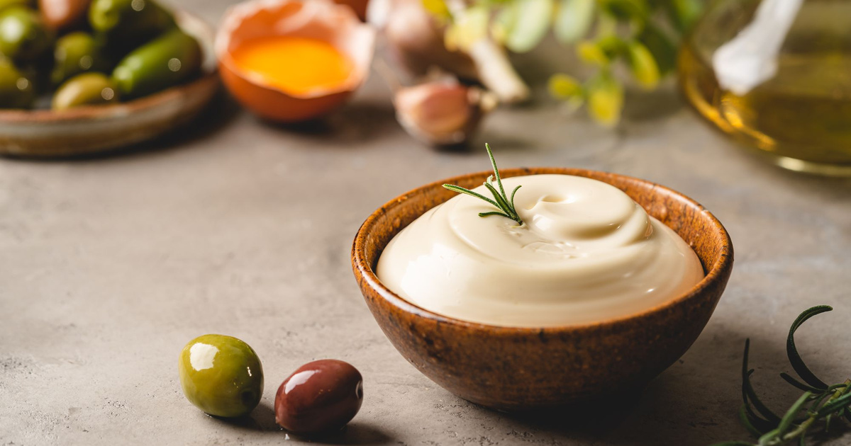 Avec seulement un filet d’huile, cette recette de mayonnaise légère est ...