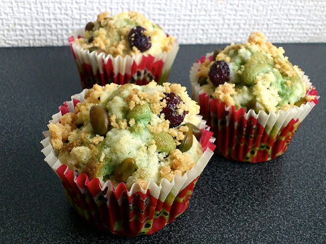 Recette Muffins à la pistache et aux cranberries - 750g.com