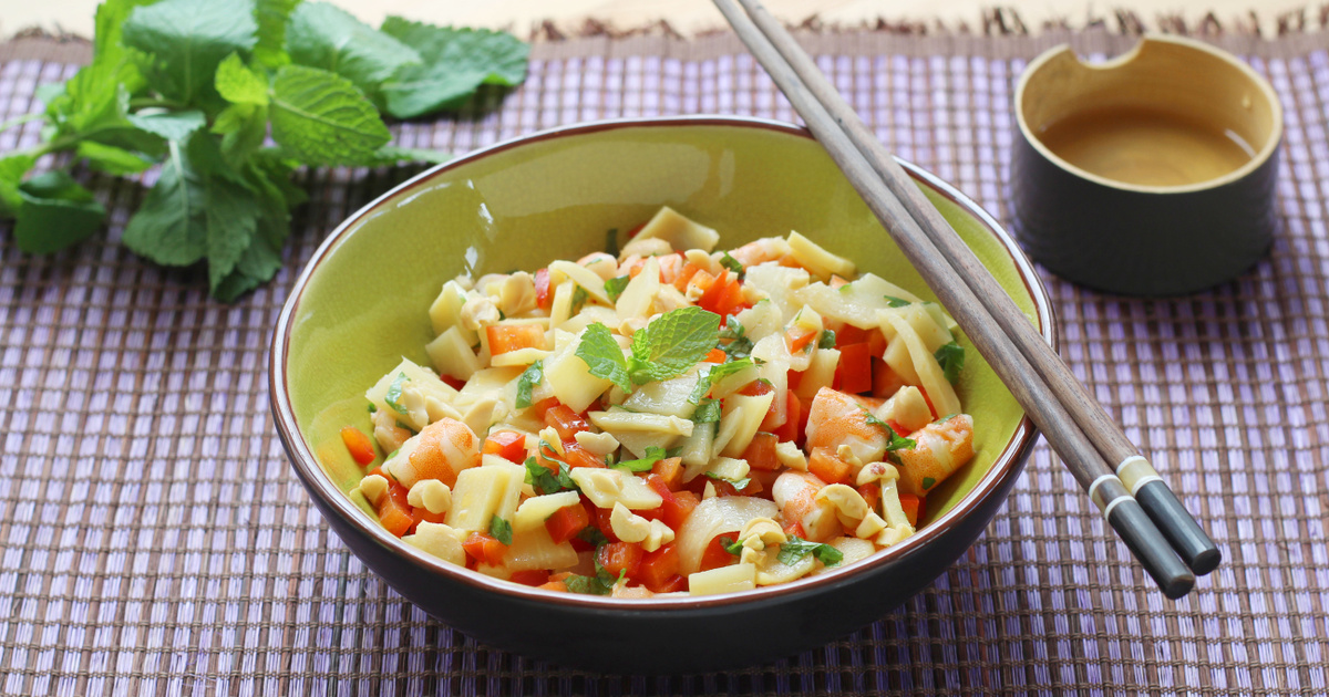 Recette Salade de crevettes, menthe, poivrons et pousses de bambou ...