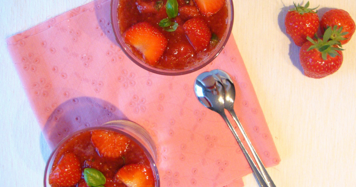 Recette Mousseux de ricotta à la mentre et nage de fraises au Xérès et ...