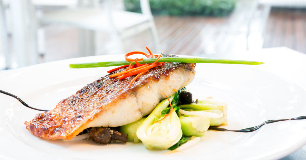 Comment griller le poisson pour qu'il n'attache pas et que sa peau soit ...