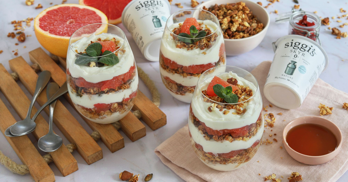 Recette Parfait au skyr, granola maison et pomelo - 750g.com