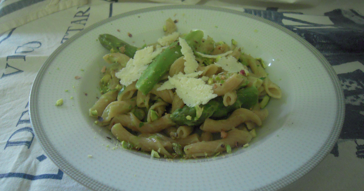 Recette Pates à la crème d'asperge et d'avocat - 750g.com