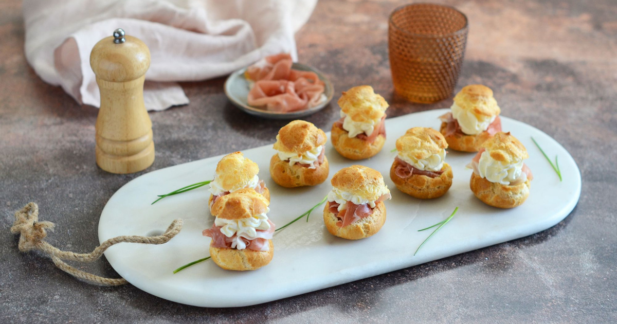 Recette Choux au fromage fouetté et à la chiffonnade de jambon - 750g.com