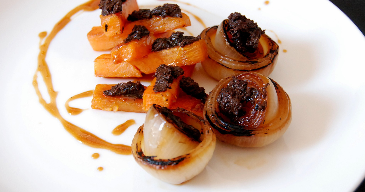 Recette Frites de patate douce, oignons brûlés, tapenade - 750g.com