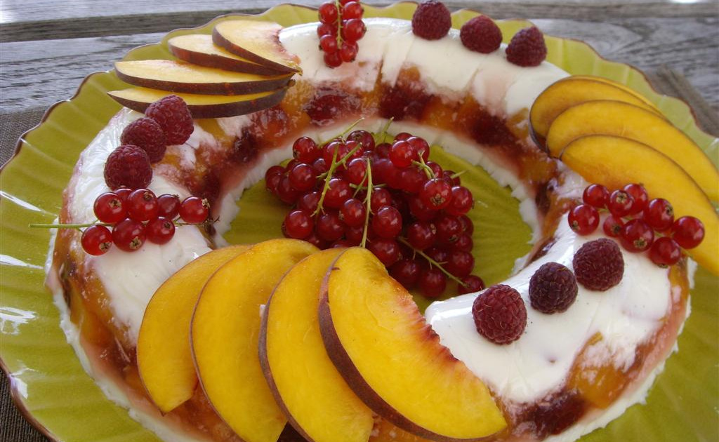 Recette Savarin à la panacotta et gelée de fruit - 750g.com