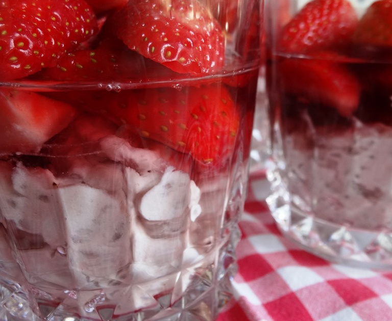 Recette Risotto à l'hibiscus, gelée d'hibiscus et fraises - 750g.com