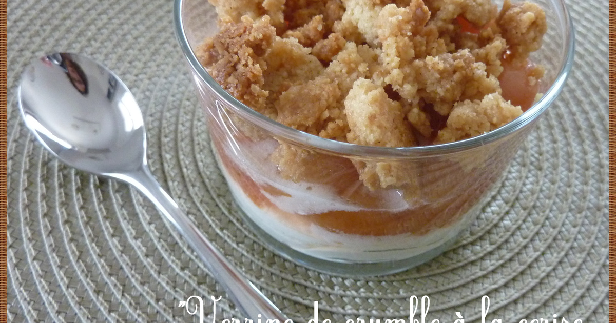 Recette Verrine de crumble à la cerise sur mousse blanche - 750g.com