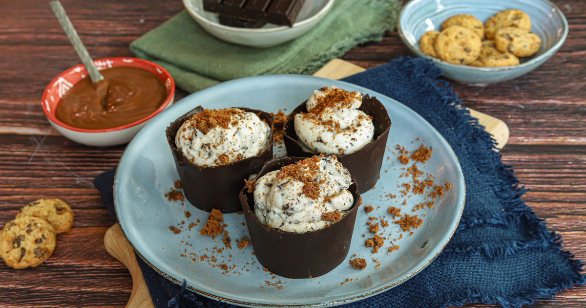 Recette Dessert en coques de chocolat à la stracciatella de ricotta ...