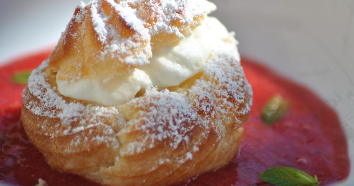 Recette Choux chantilly mangue et coulis de fraises - 750g.com
