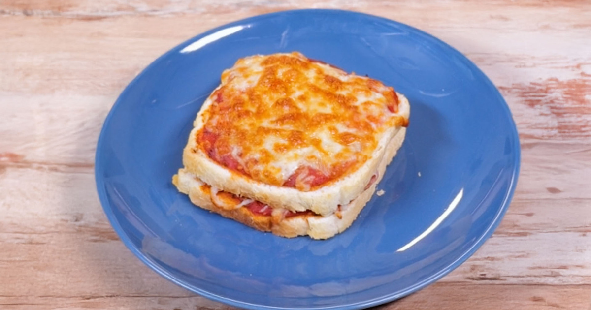 Cette pizza-croque au Air fryer est la recette parfaite pour un repas ...