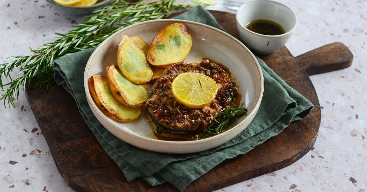 Recette Tournedos de saumon rôti et pommes de terre au persil - 750g.com