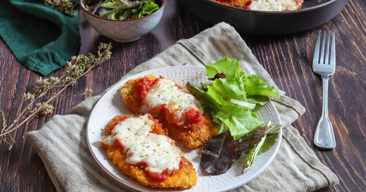 Recette Escalopes de poulet panées à la sauce tomate et mozzarella ...