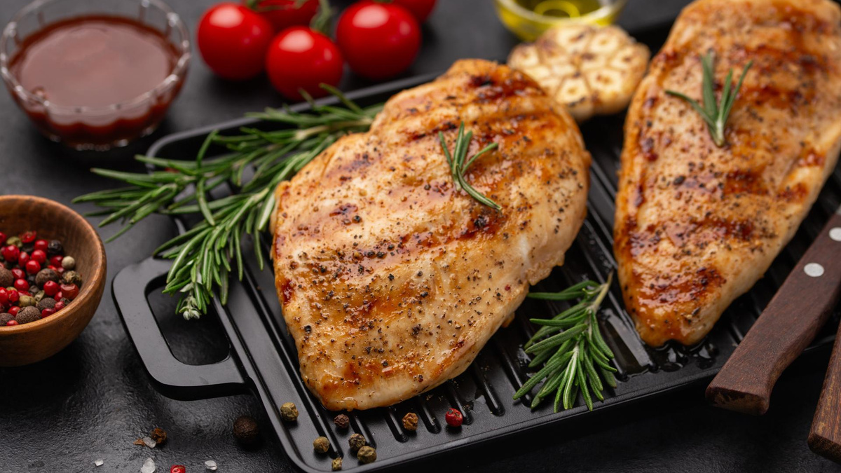 Blancs de poulet au four : l’astuce pour qu’ils restent bien tendres et ...