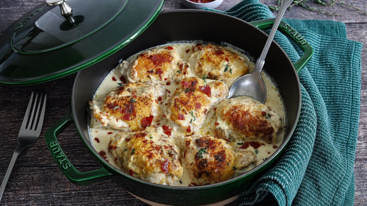 Le poulet mijoté crémeux au parmesan et jambon de Parme, parfait pour ...