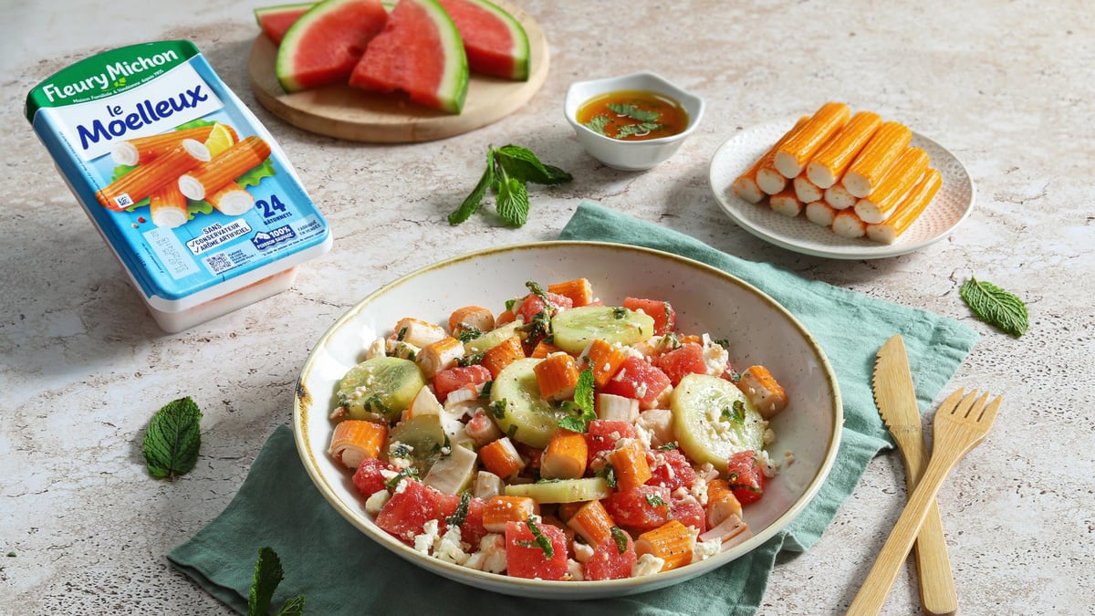 Fraîche et originale, cette salade de surimi pastèque et feta est la ...