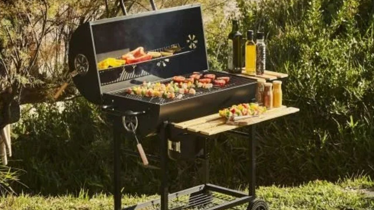 Ce barbecue à charbon, idéal pour les familles, passe sous les 90 euros pour quelques jours ...
