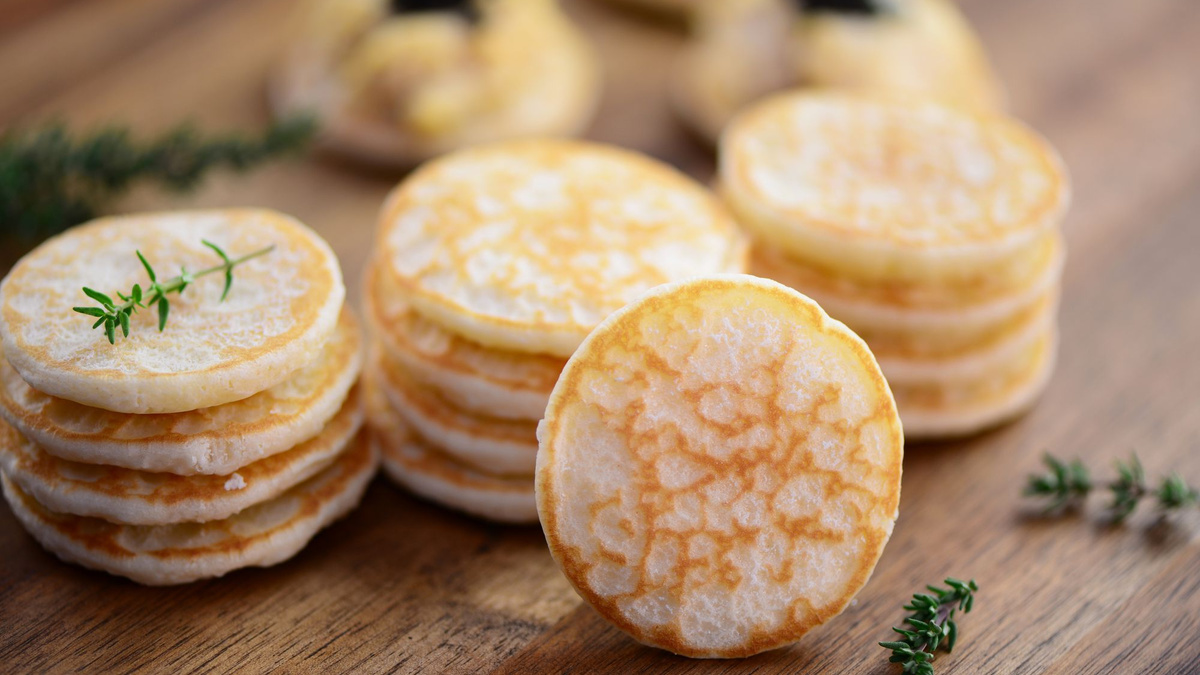 Comment faire ses propres blinis maison pour l'apéritif de Noël ...