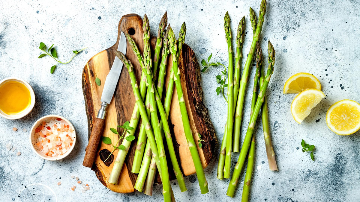 "Je vais vous montrer comment on fait cuire des asperges vertes" : le ...
