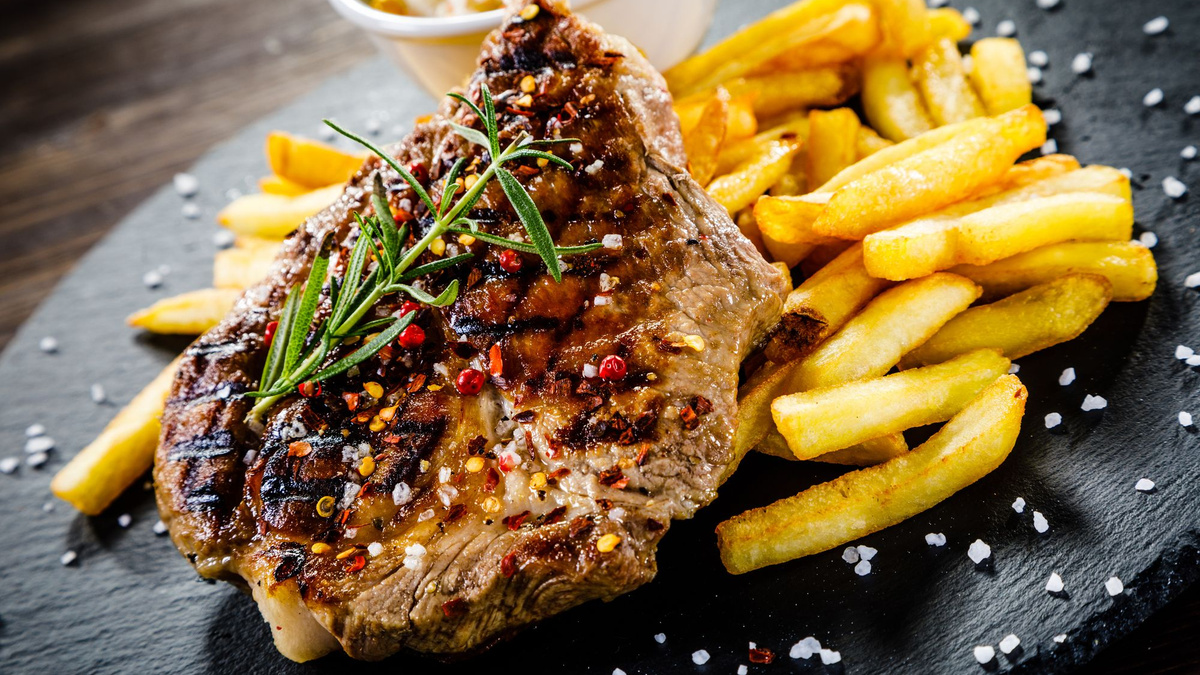 Pourquoi faudrait-il éviter d'associer un steak avec des pommes de ...