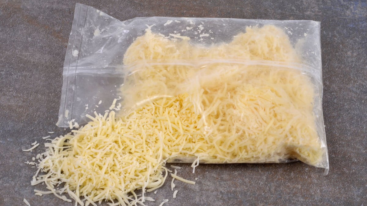 Fromage râpé : ce spécialiste décrypte les ingrédients pas très ...