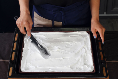 Recette - Gâteau roulé meringé aux fruits rouges en pas à pas