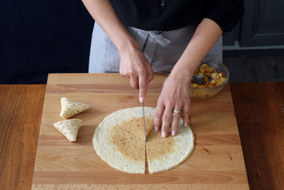 Recette - Triangles de crêpes aux pommes, sauce caramel au rhum en pas ...