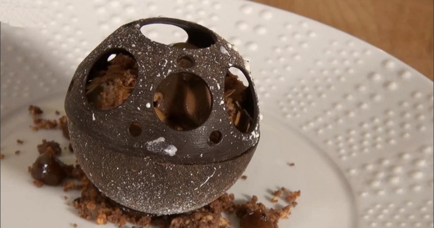 Recette - Sphère chocolatée façon Ferrero Rocher en vidéo