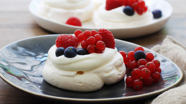 Recette Mini-pavlova aux fruits rouges - 750g.com