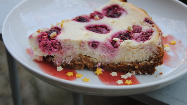 Recette Cheesecake aux framboises sur coulis de fruits rouges - 750g.com