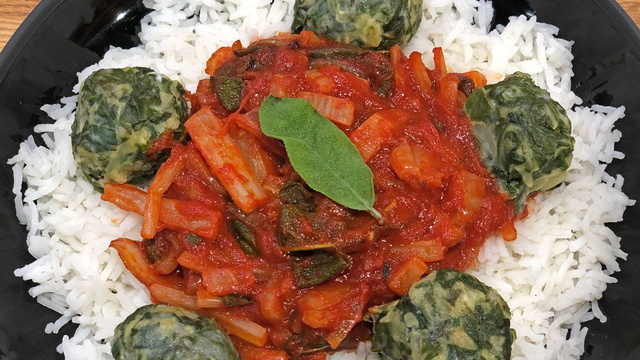 Recette Boulettes de blettes et sauce tomate à la sauge - 750g.com