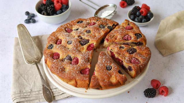 Recette Gâteau moelleux aux fruits rouges (sans gluten, sans lactose ...
