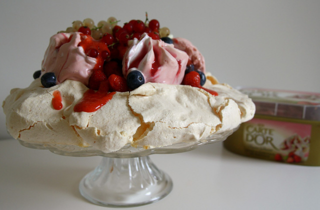 Recette - Pavlova aux fruits rouges & glace Carte d'Or® façon glacier ...